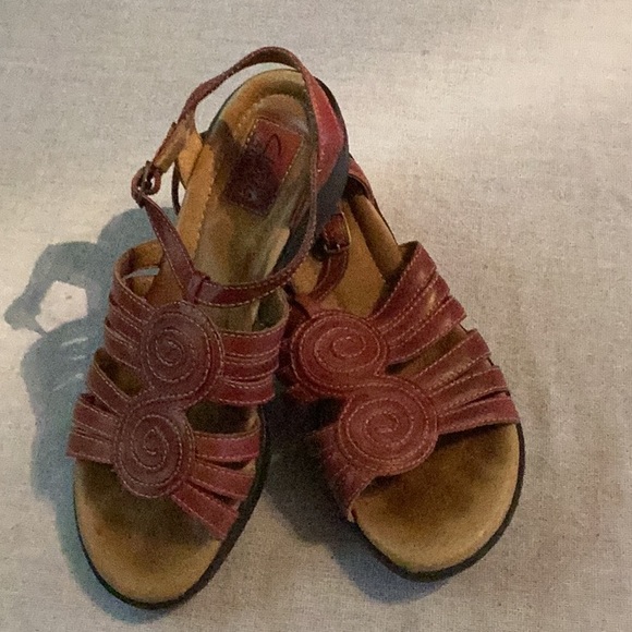 Clarks | Shoes | Clarks Artisan Sandals | Poshmark